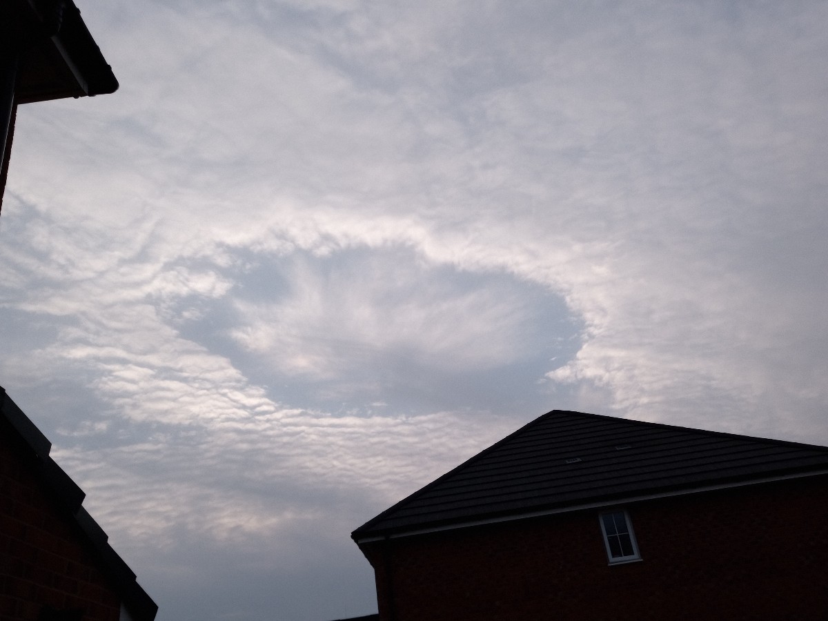 Peculiar clouds: Fallstreak cloud spotted in Cheshire – Weather News