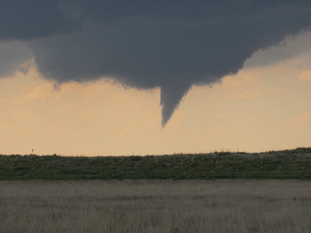 How do funnel clouds form? – Weather News