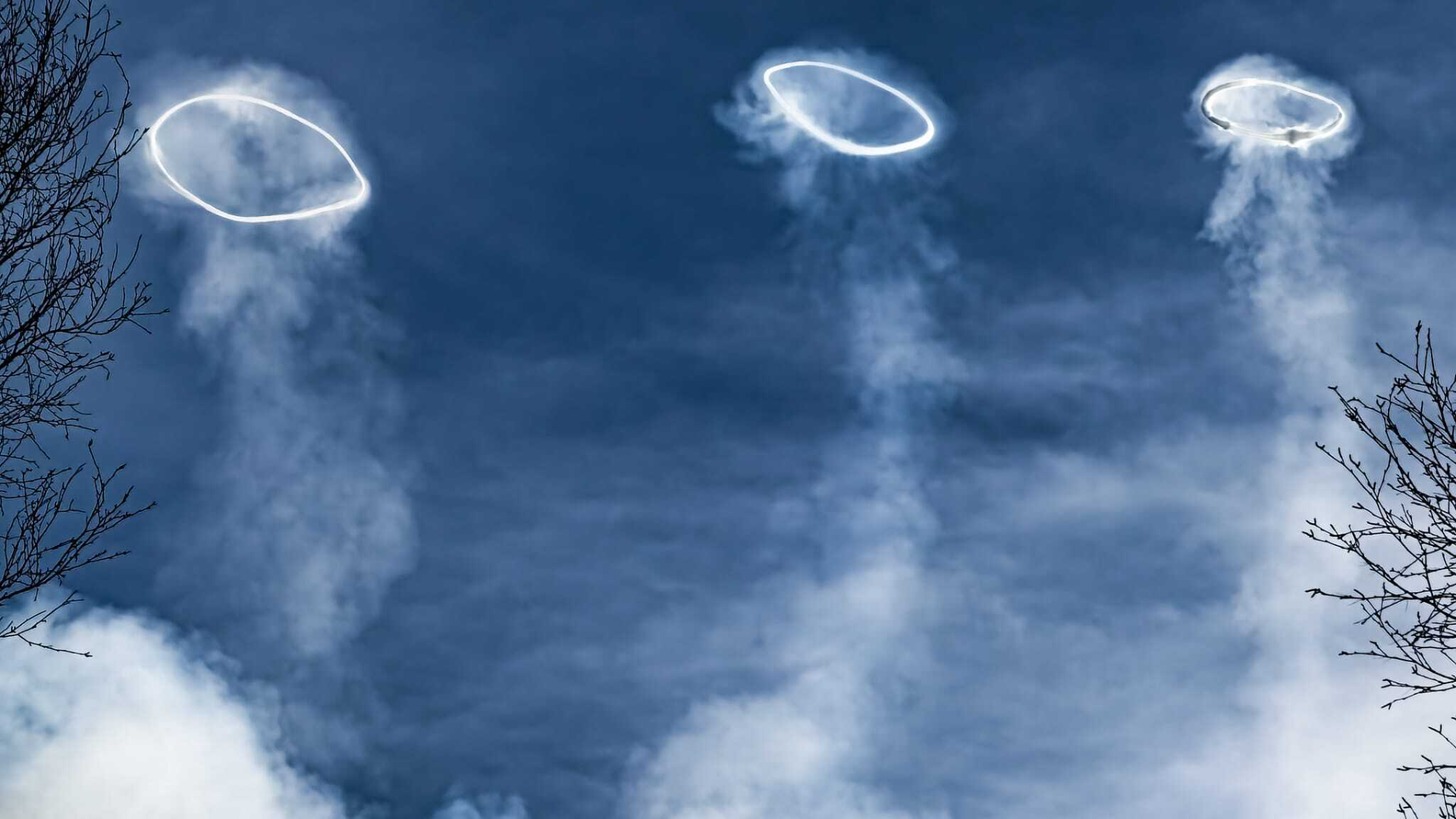 Video: Vulkan spuckt Rauchringe - "Quallenparade" über dem Ätna